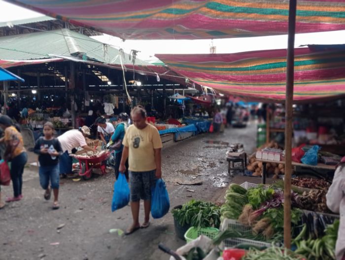 Harga Pangan di Pasar Pangururan Stabil, Cabai Turun Tajam