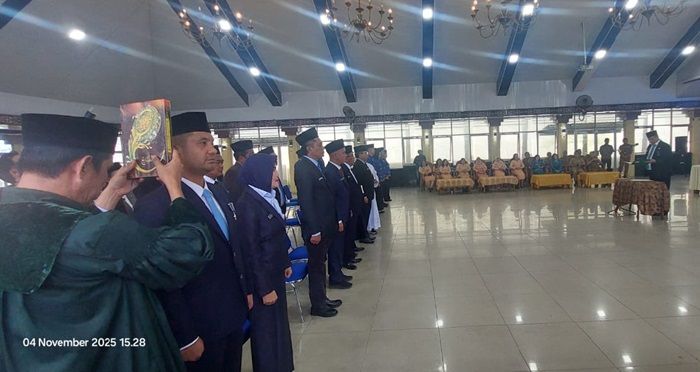 Bupati Vikner Sinaga Rotasi 16 Pejabat Eselon II dan Lantik 10 PNS ...