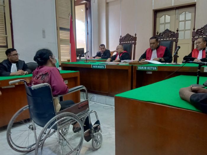 Eks Kapuskesmas Parsoburan Menangis Usai Divonis Penjara Satu Tahun