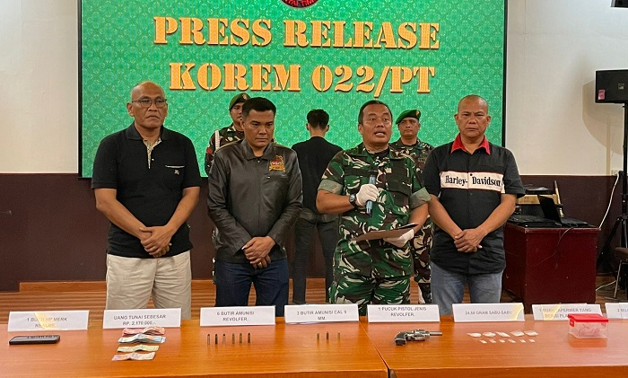 Korem 022/PT Tangkap Pengedar Sabu, Sepucuk Senjata Api Turut Diamankan