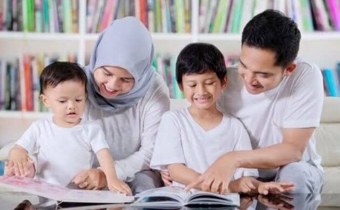 Pentingnya Peran Orang Tua dalam Membimbing Anak Membaca Buku