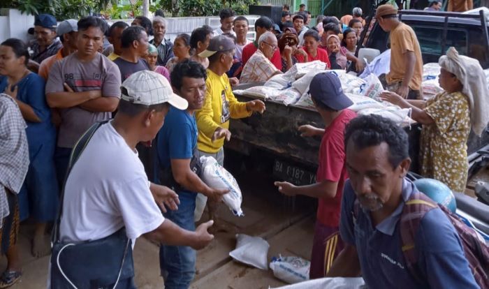 JR Saragih Salurkan 1.000 Sak Beras dan Perangkat Starlink untuk Korban ...