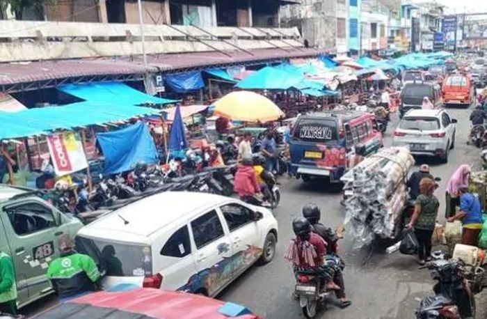 Akademisi Tanggapi Pedagang Pasar Horas yang Tetap Berjualan di Bahu Jalan