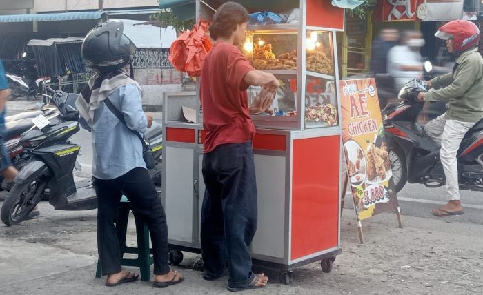 Warga Batu Bara Sukses Jualan Ayam Goreng di Medan