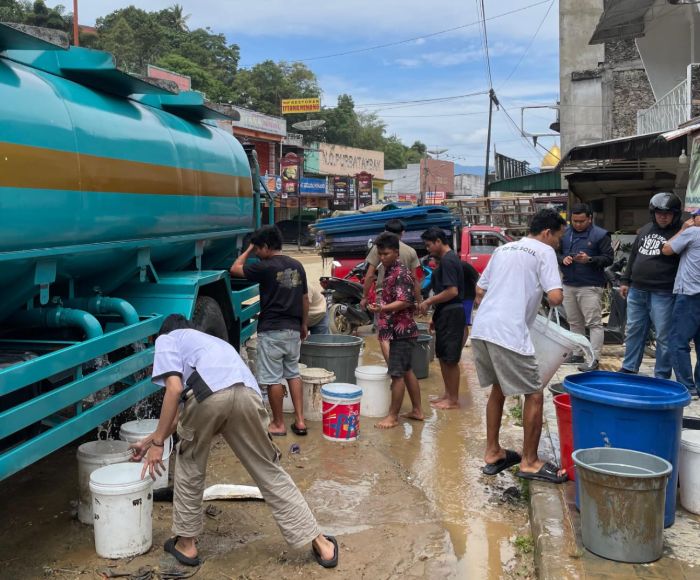 Pasokan Air Bersih di Parapat Terganggu, PDAM Tirtalihou Kirim Tangki Air