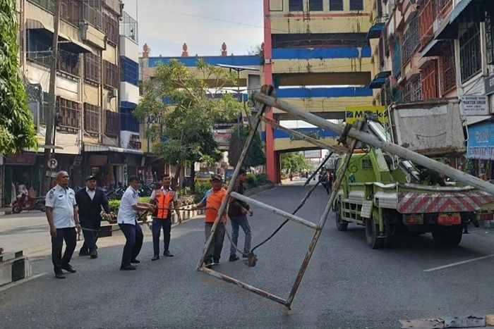 Tiang Rambu Lalu Lintas yang Usang, Ancam Keselamatan Pengendara di Binjai