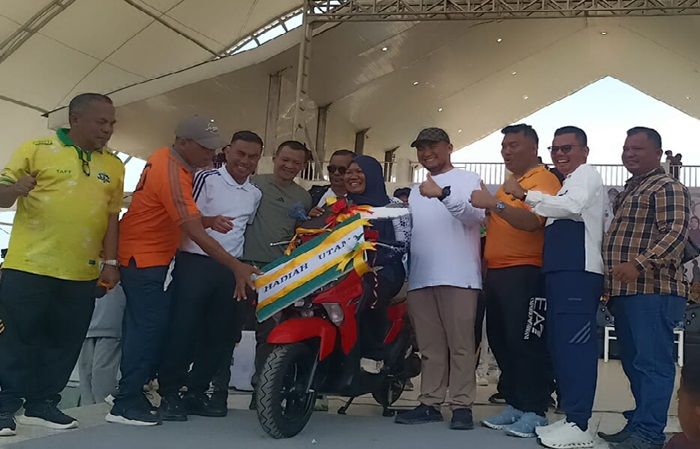 Guru di Labura Menangkan Hadiah Utama Lucky Draw HUT ke-17 Pemkab