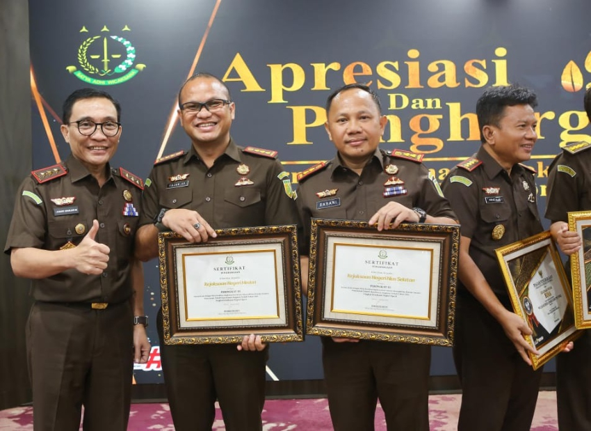 Kajari Medan Raih Penghargaan Satker Implementasi SAKIP Terbaik