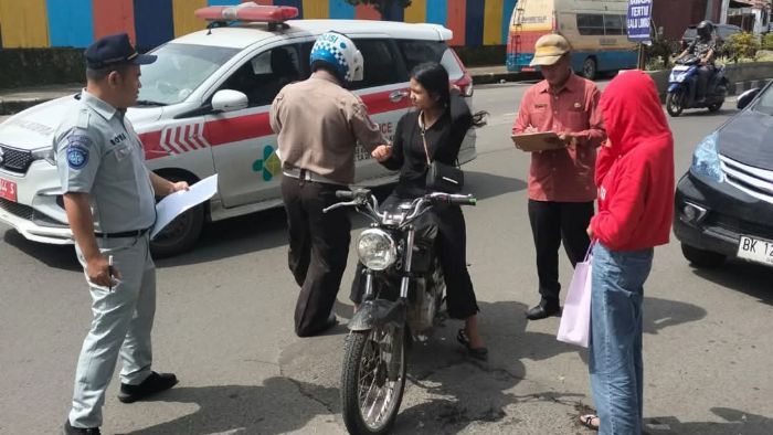 Tak Pakai Helm dan Langgar Rambu Lalu Lintas Dominan Hasil Razia di Depan Polres Tanah Karo