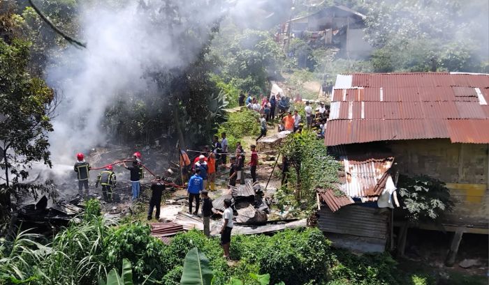 Diduga Bakar Tembaga, Bangunan Semi Permanen Terbakar Rata dengan Tanah ...