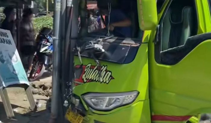 Dua Bus Tabrakan di Langkat, Sopir dan Penumpang Luka-luka