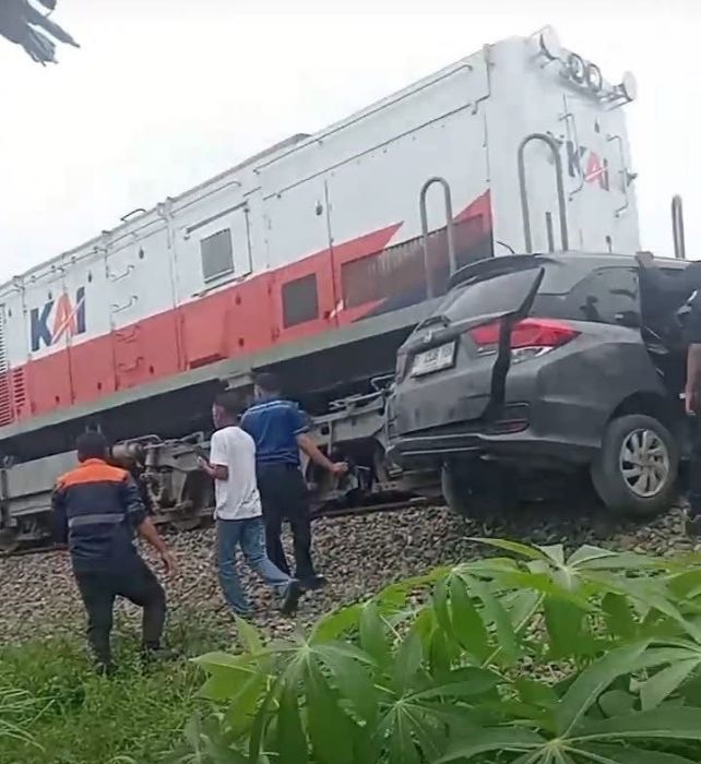 Mobil Tertabrak Kereta Api di Deli Serdang, Satu Tewas dan Dua Luka
