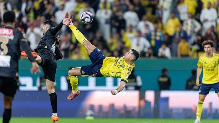 Gol Salto Ronaldo Membawa Al Nassr Menang 4-1 atas Al Khaleej