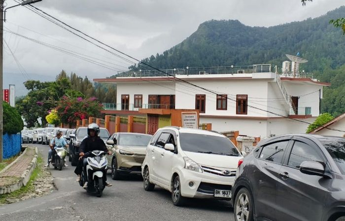 Libur Panjang, Antrean Kendaraan Kian Memanjang dari Toba hingga ke Simalungun