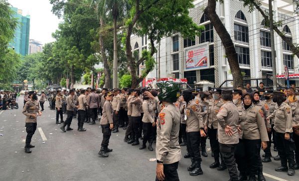 Sempat Ricuh, Situasi Unjuk Rasa di Gedung DPRD Sumut Berangsur Kondusif