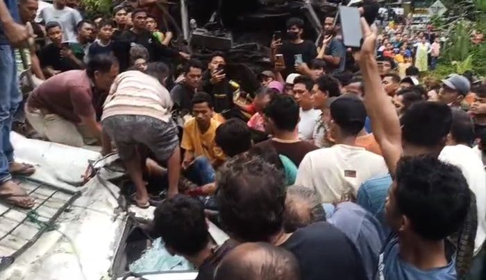 Identitas 12 Korban Kecelakaan Beruntun Sibolga-Tarutung: 1 Tewas, 11 Luka-luka