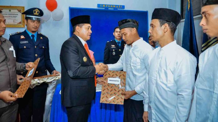 1.147 Warga Binaan Lapas Kelas IIA Labuhan Ruku Terima Remisi Kemerdekaan dan 38 Lainnya Bebas