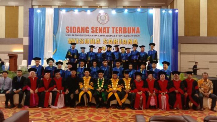 232 Wisudawan STKIP Budidaya Binjai Dilantik