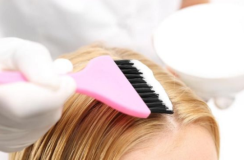 4 Tips Mewarnai Rambut Secara Sempurna di Rumah