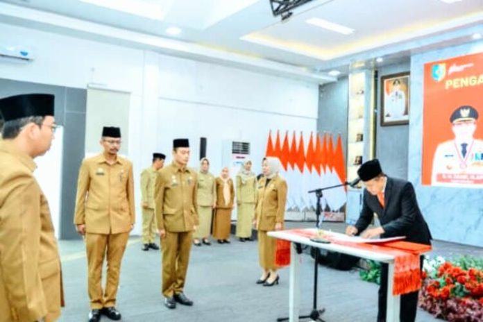 5 Hari Jelang Akhir Jabatan, Bupati Batu Bara Lantik 44 Pejabat 5 Hari Jelang Akhir Jabatan, Bupati Batu Bara Lantik 44 Pejabat