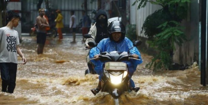 Banjir Rendam 4 RT dan 6 Ruas Jalan di Jakarta Pagi Ini