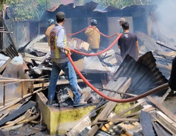Berawal dari Korsleting Listrik, Tiga Unit Rumah di Langkat Ludes Terbakar