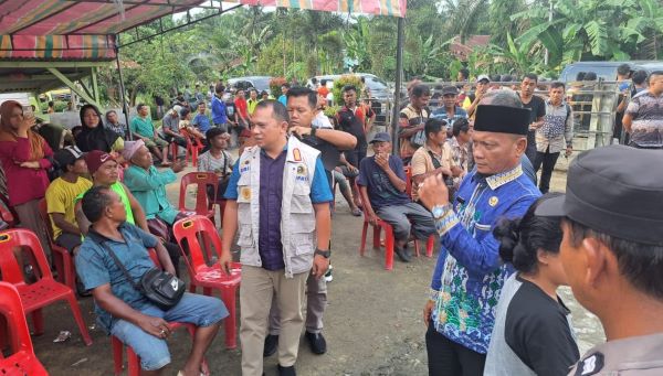 Bupati Labuhanbatu Temui Ribuan Warganya yang Terdampak Banjir Bupati Labuhanbatu Temui Ribuan Warganya yang Terdampak Banjir