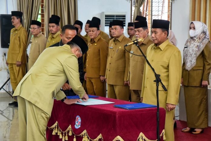 Bupati Lantik Binsar Sitanggang Jadi Sekwan DPRD Deli Serdang