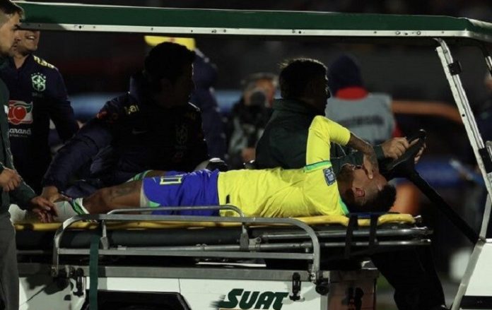 Cedera Parah, Neymar Terpaksa Absen Berkepanjangan di Lapangan Hijau