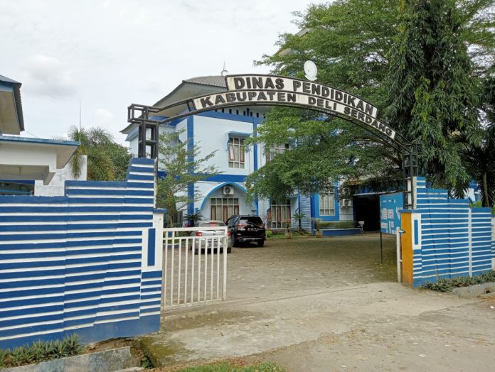 Diduga Oknum Kepala Sekolah di Lubuk Pakam Lakukan Kekerasan Kepada Siswa Diduga Oknum Kepala Sekolah di Lubuk Pakam Lakukan Kekerasan Kepada Siswa