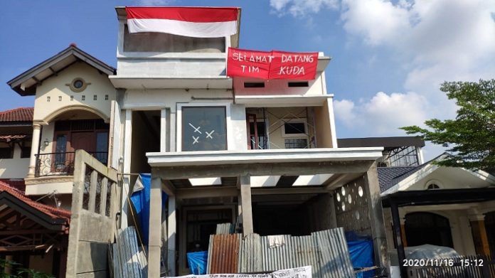 Diminta Urus IMB, Pemilik Rumah Mewah Pasang Spanduk ‘Selamat Datang ...