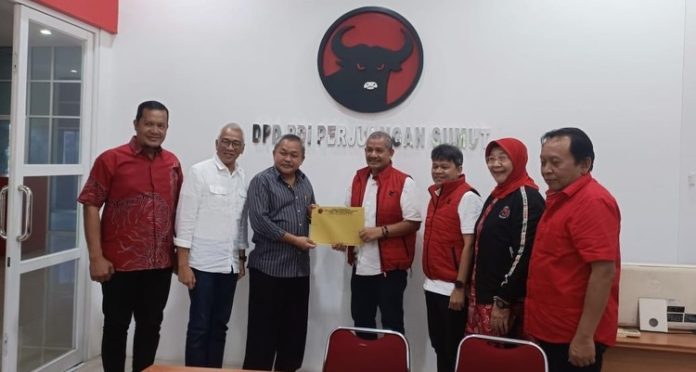Edy Rahmayadi Ambil Formulir Pendaftaran Ke PDIP Sumut Edy Rahmayadi Ambil Formulir Pendaftaran Ke PDIP Sumut