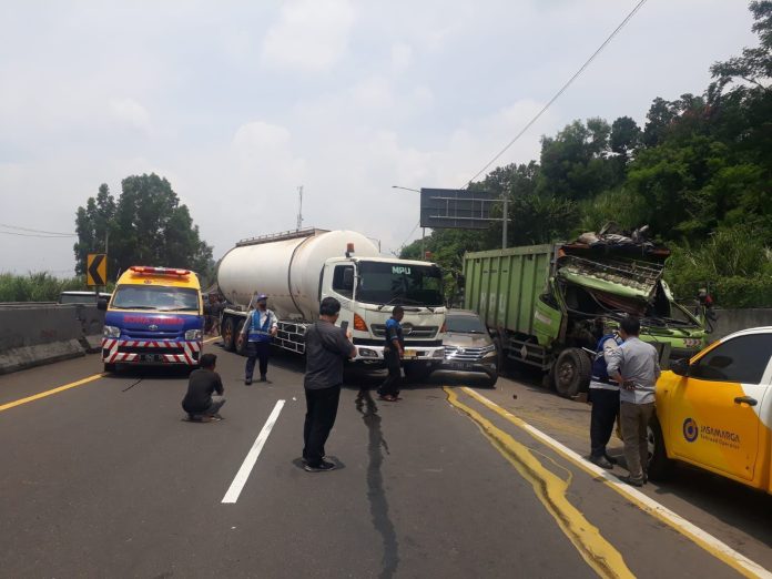 Empat Tewas dalam Tabrakan Beruntun di Tol Cipularang