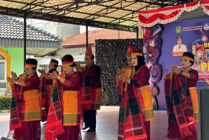 Fokus Lensa : Ketika Para Guru Menari di Lomba Kreatif Pelajar