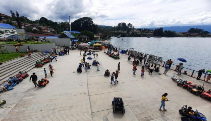 Fokus Lensa : Suasana Libur Tahun Baru 2024 di Parapat