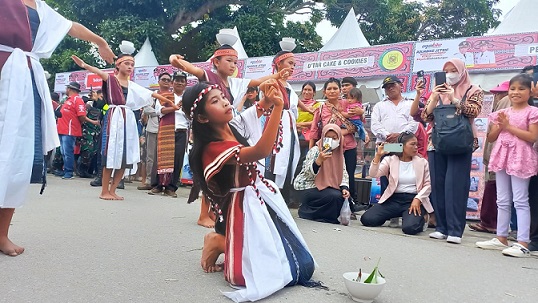 Fokus Lensa: Tari Cawan, Tarian Lembut nan Mempesona