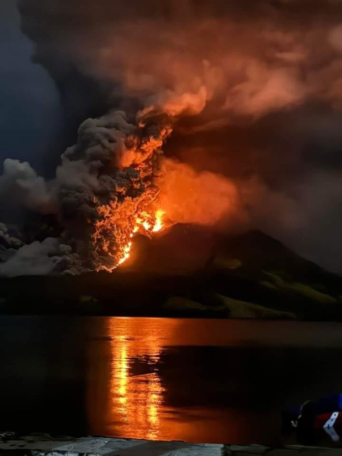 Gunung Ruang Berstatus Awas, Basarnas Tambah Tim Evakuasi Warga
