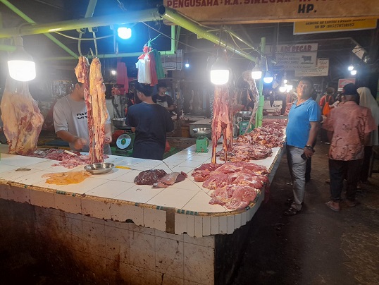 Harga Daging Sapi dan Ayam Potong di Pasar Tradisional Masih Stabil