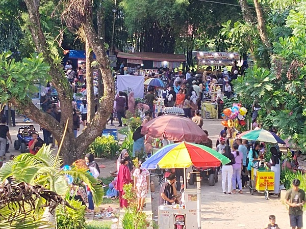 Hari Pertama Tahun Baru, Ribuan Pengunjung Padati Lapangan Merdeka Siantar Hari Pertama Tahun Baru, Ribuan Pengunjung Padati Lapangan Merdeka Siantar