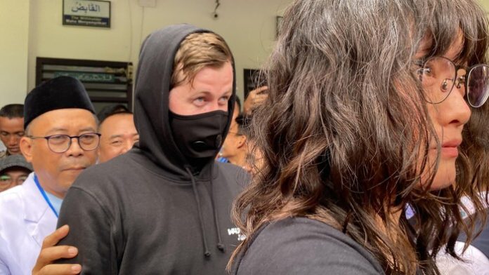 Heboh! Musisi Amerika Serikat Alan Walker Kunjungi SMA Al Azhar Medan Heboh! Musisi Amerika Serikat Alan Walker Kunjungi SMA Al Azhar Medan