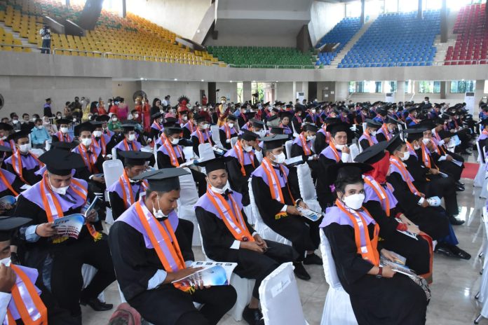 Institut Sains dan Teknologi TD Pardede Wisuda 194 Mahasiswa