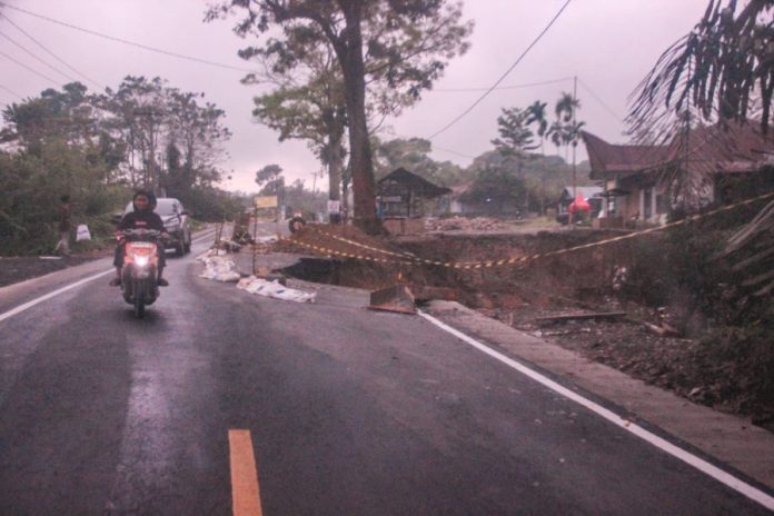 Jalan yang Longsor di Parapat-Pematangsiantar Belum Diperbaiki ...