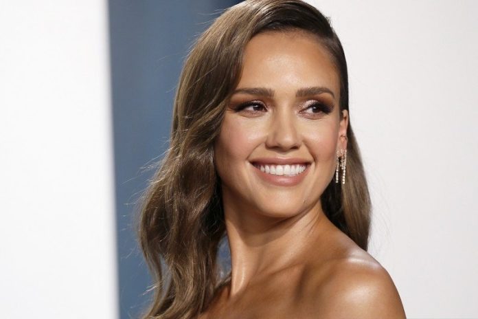 Jessica Alba Bintangi Film Netflix Garapan Sutradara Indonesia