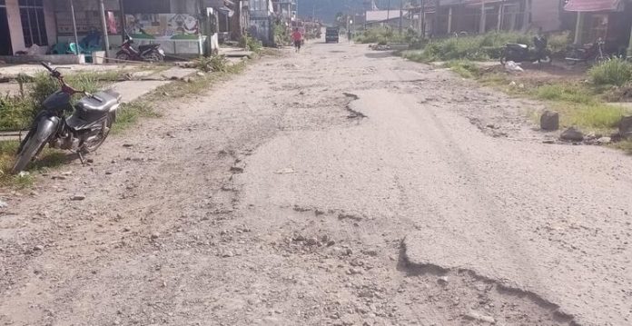 Kadis PUTR Ungkap Butuh Rp3 Triliun Perbaiki Jalan Rusak di Simalungun Kadis PUTR Ungkap Butuh Rp3 Triliun Perbaiki Jalan Rusak di Simalungun