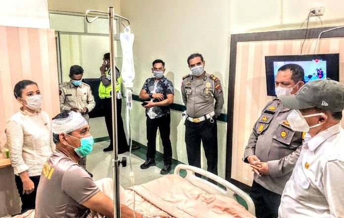 Kapolres dan Bupati Batu Bara Jenguk Kasat Shabara di RS Bhayangkara Medan