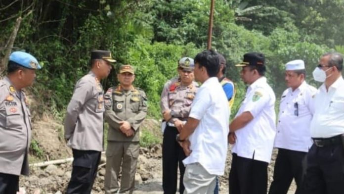 Kendaraaan Roda Enam Dilarang Lewat Jalan Batu Jomba Tapsel