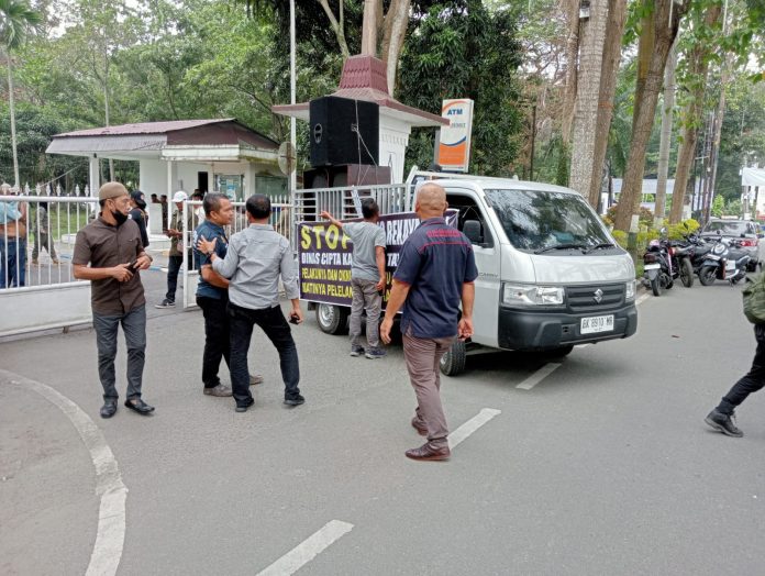 Lagi, Rekanan Dinas Cikataru Demo di Kantor Bupati Deli Serdang Lagi, Rekanan Dinas Cikataru Demo di Kantor Bupati Deli Serdang
