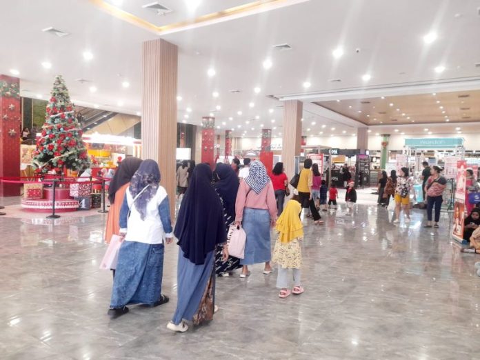 Libur Natal, Sejumlah Pusat Perbelanjaan Ramai Dikunjungi Masyarakat