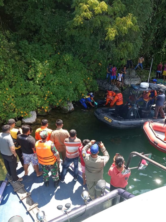 Mayat Perempuan Mengambang di Danau Toba