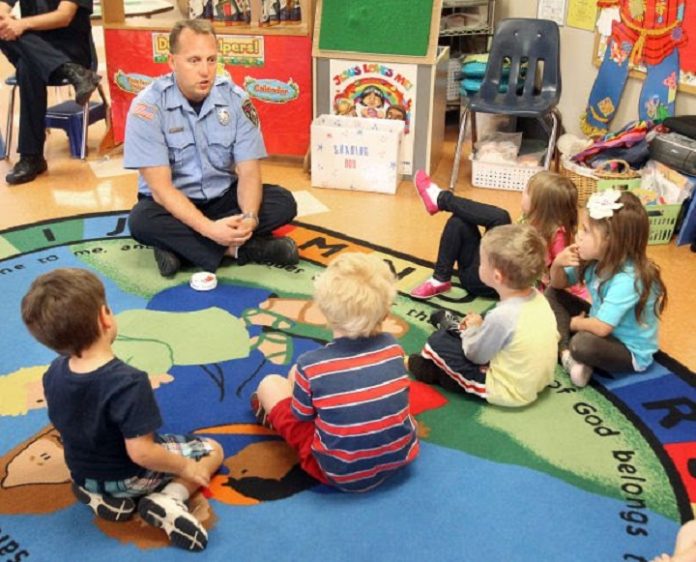 Mengajar Anak-Anak Tentang Keamanan Kebakaran